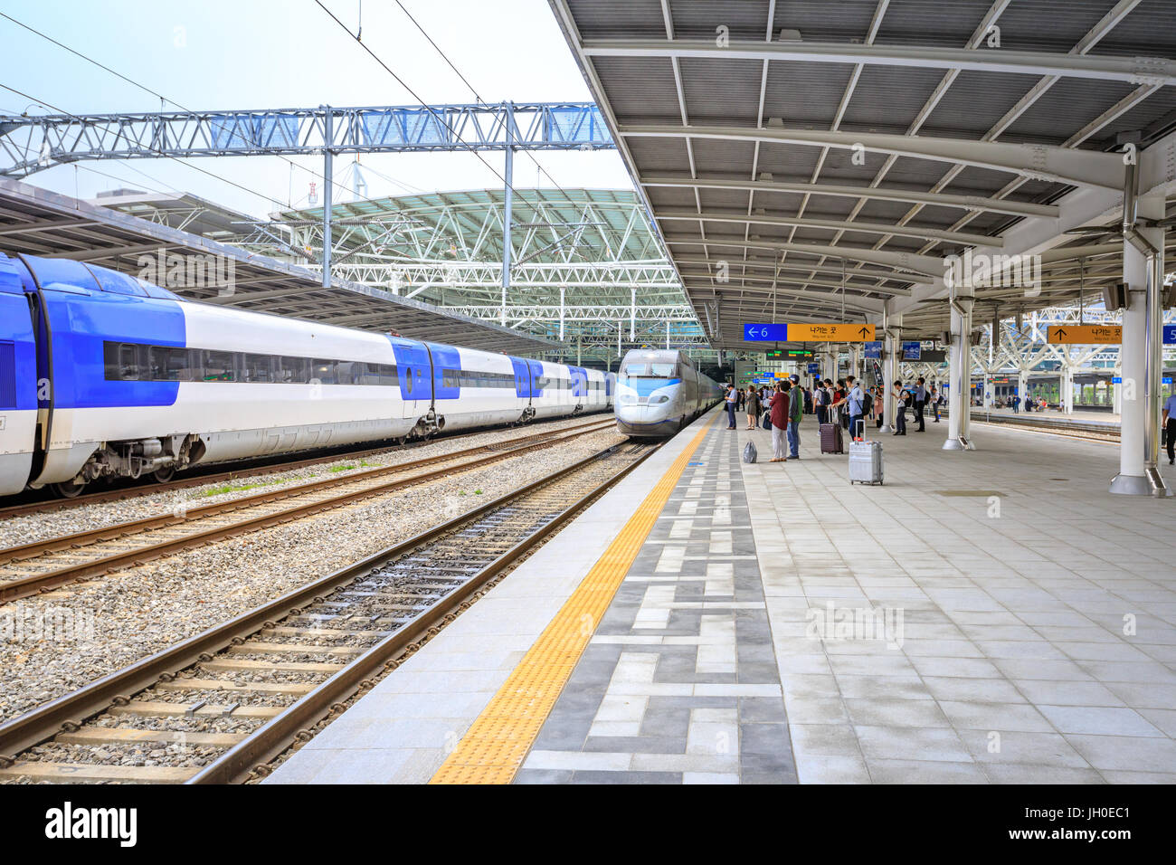 Jun 20, 2017 High speed bullet trains (KTX) and Korail trains stop at ...