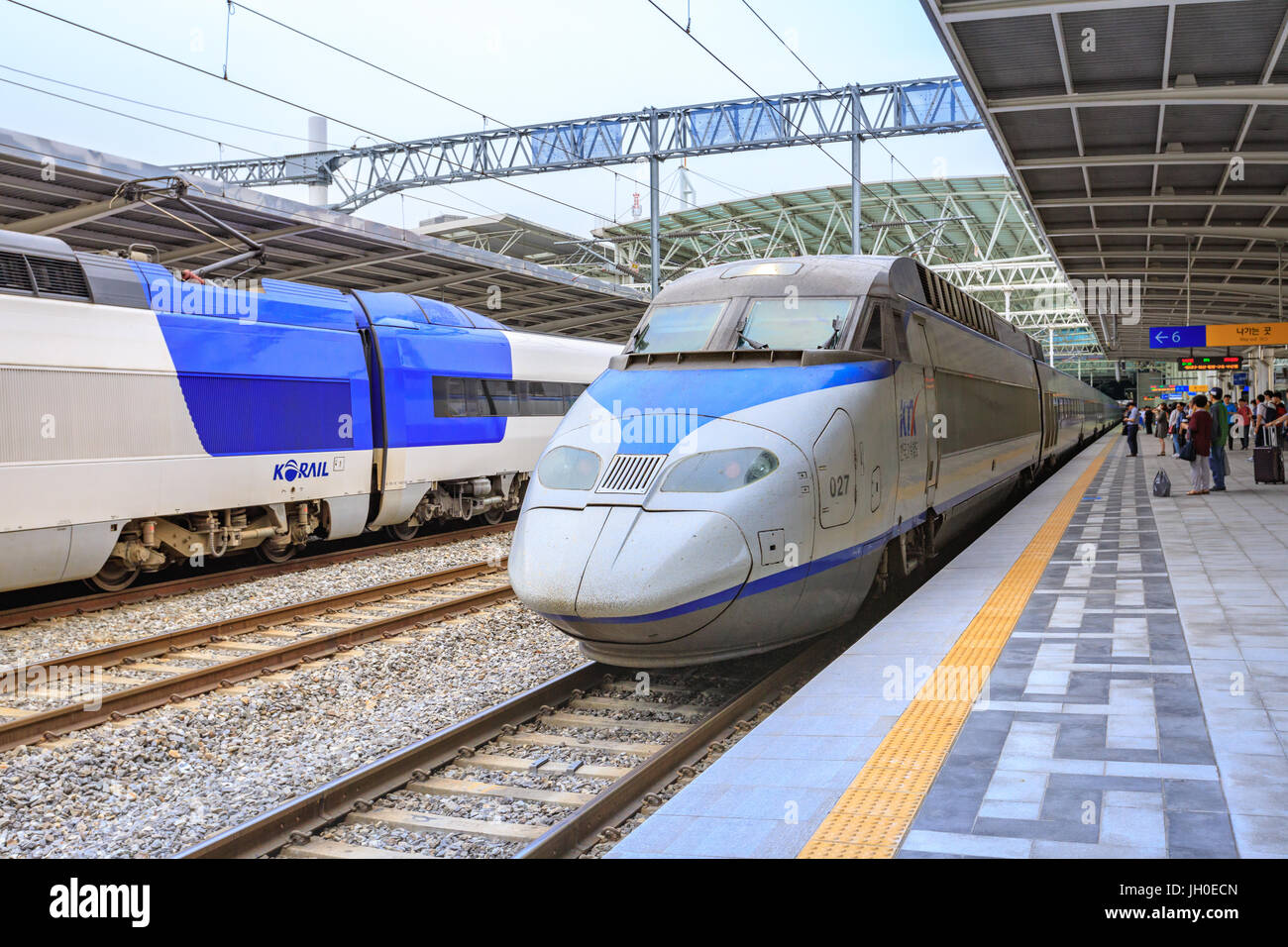 Jun 20, 2017 High speed bullet trains (KTX) and Korail trains stop at ...