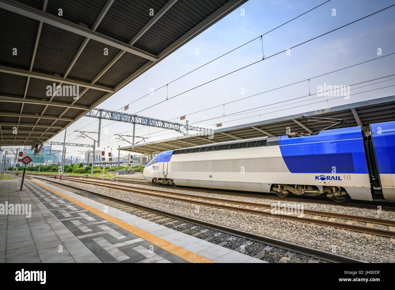 Jun 20, 2017 High speed bullet trains (KTX) and Korail trains stop at ...