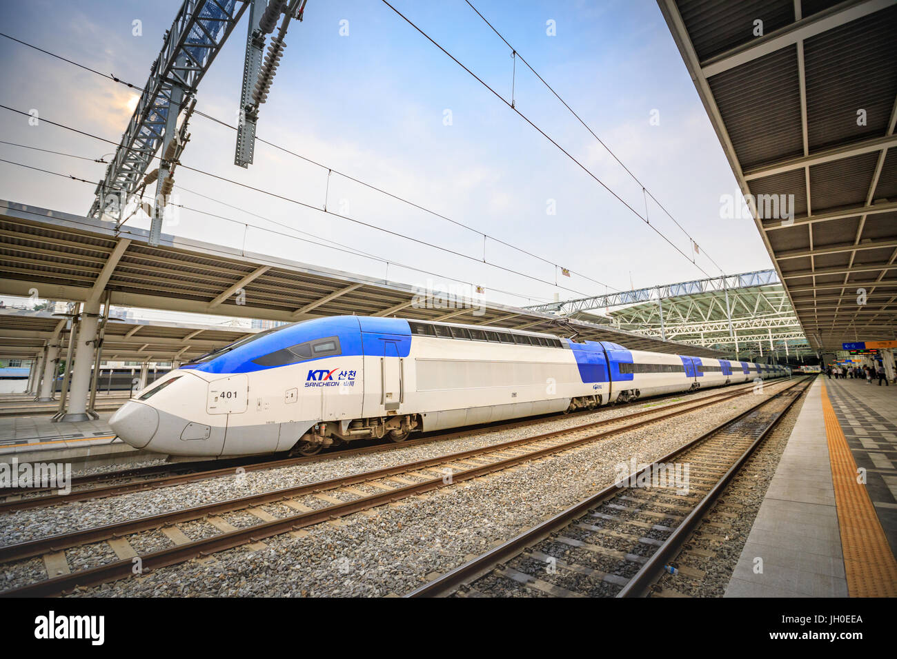 Jun 20, 2017 High speed bullet trains (KTX) and Korail trains stop at ...