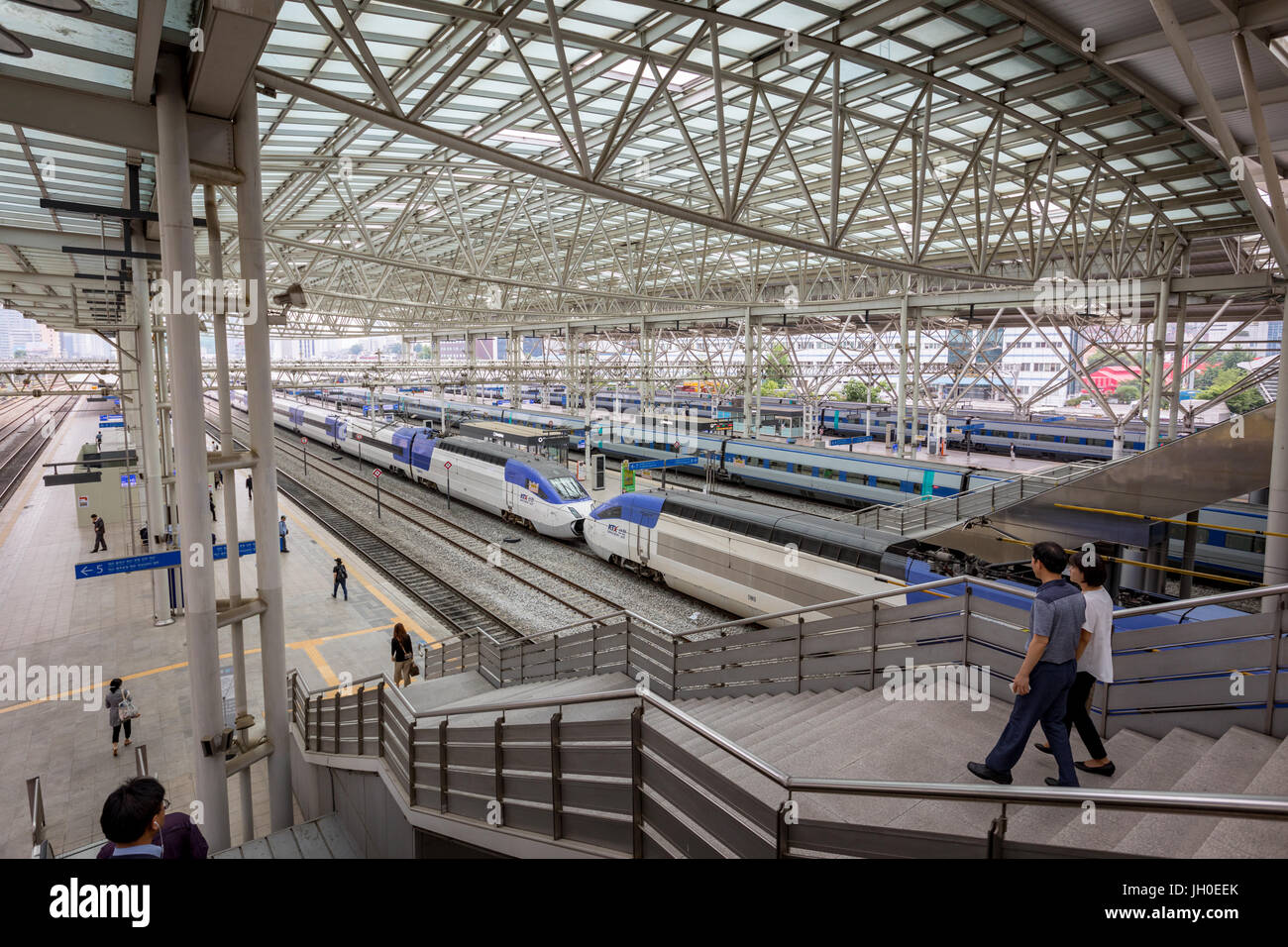 Jun 20, 2017 High speed bullet trains (KTX) and Korail trains stop at ...