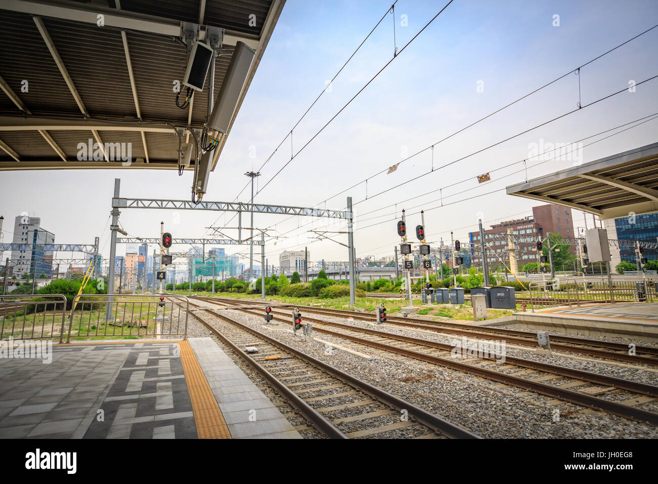 Jun 20, 2017 High speed bullet trains (KTX) and Korail trains stop at ...