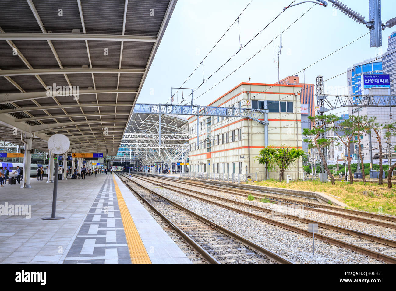 Jun 20, 2017 High speed bullet trains (KTX) and Korail trains stop at ...