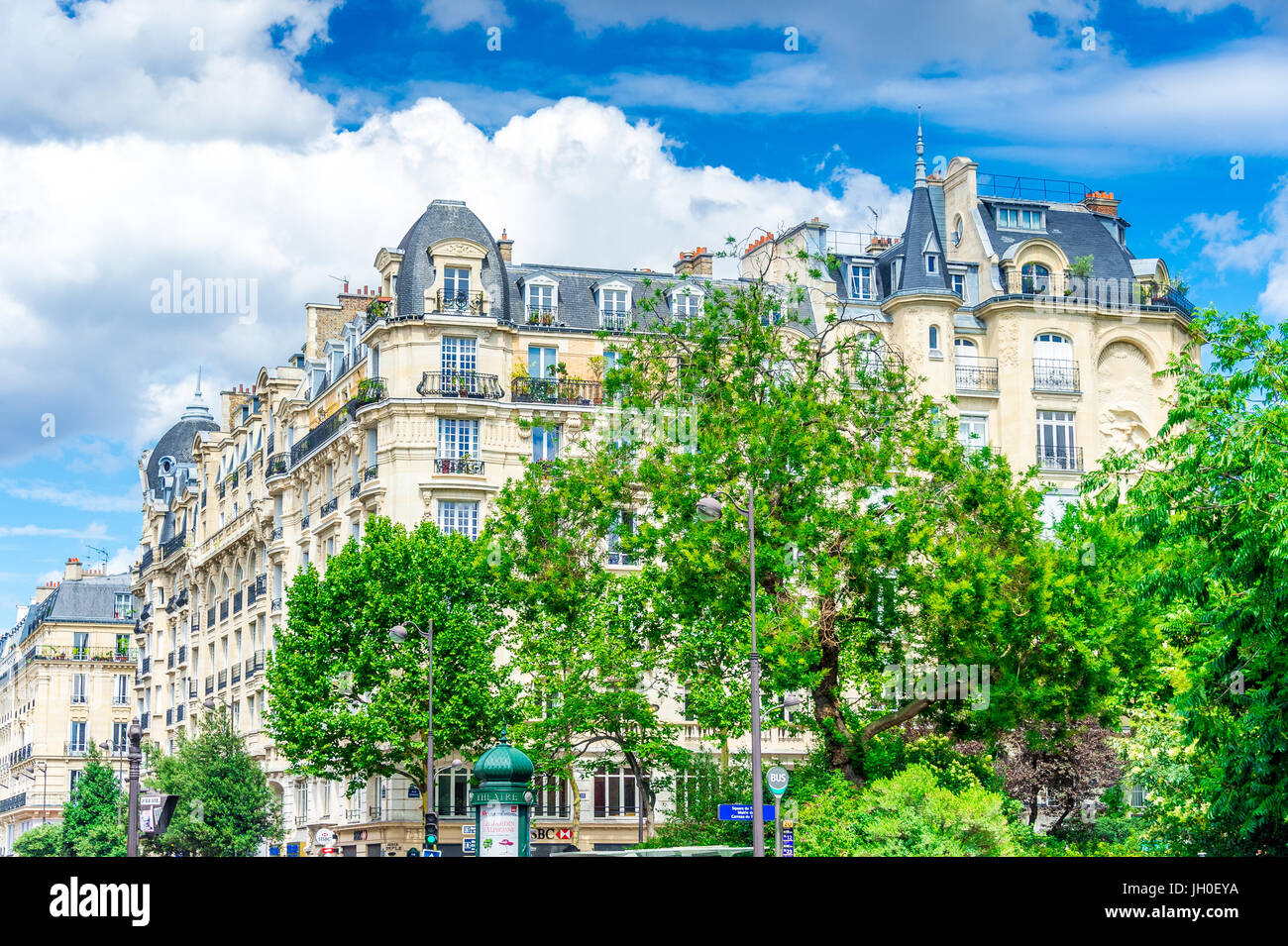 Paris Apartments on a beautiful sunny day Stock Photo - Alamy