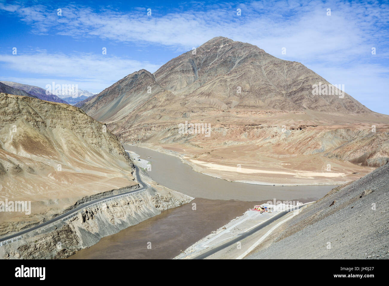 Indus river valley town pakistan hi-res stock photography and images ...