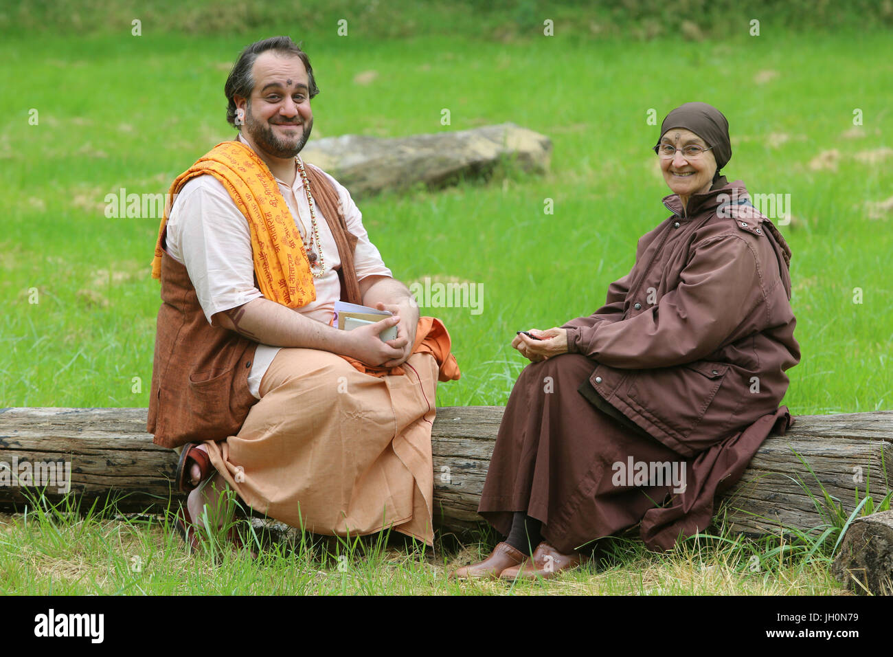Dialogue in the garden of the Ramakrishna vedantic center. Gretz ...