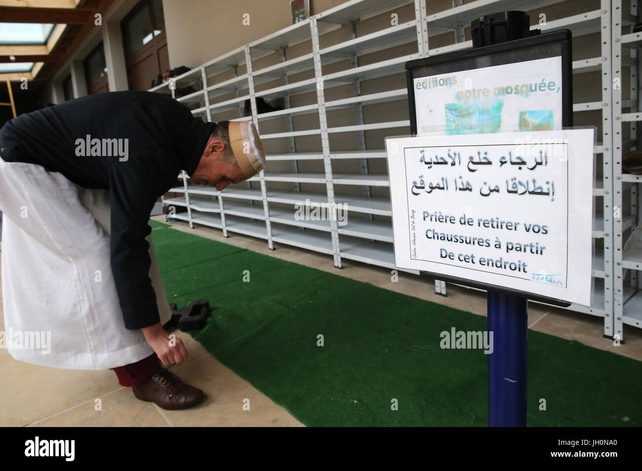 Muslim mosque shoes hi-res stock photography and images - Alamy