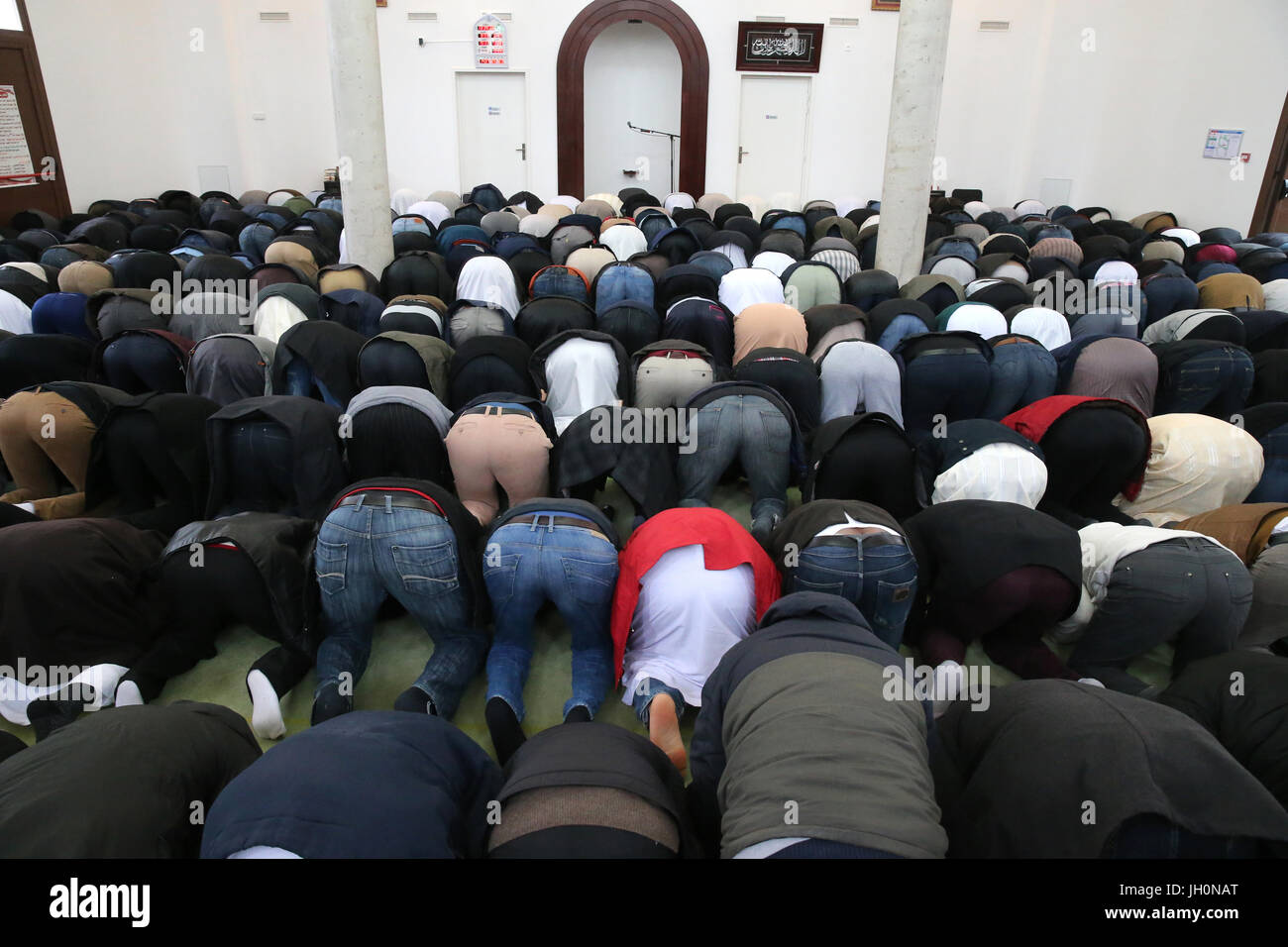 Prayer and service hi-res stock photography and images - Alamy