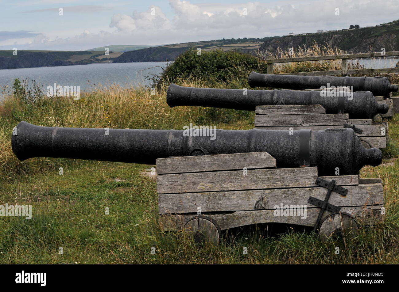Artillery cannons hi-res stock photography and images - Alamy