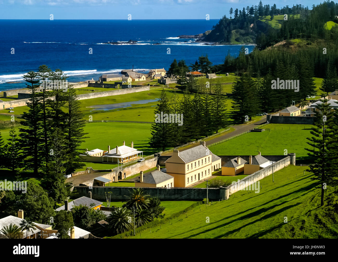 Military barracks hi-res stock photography and images - Alamy