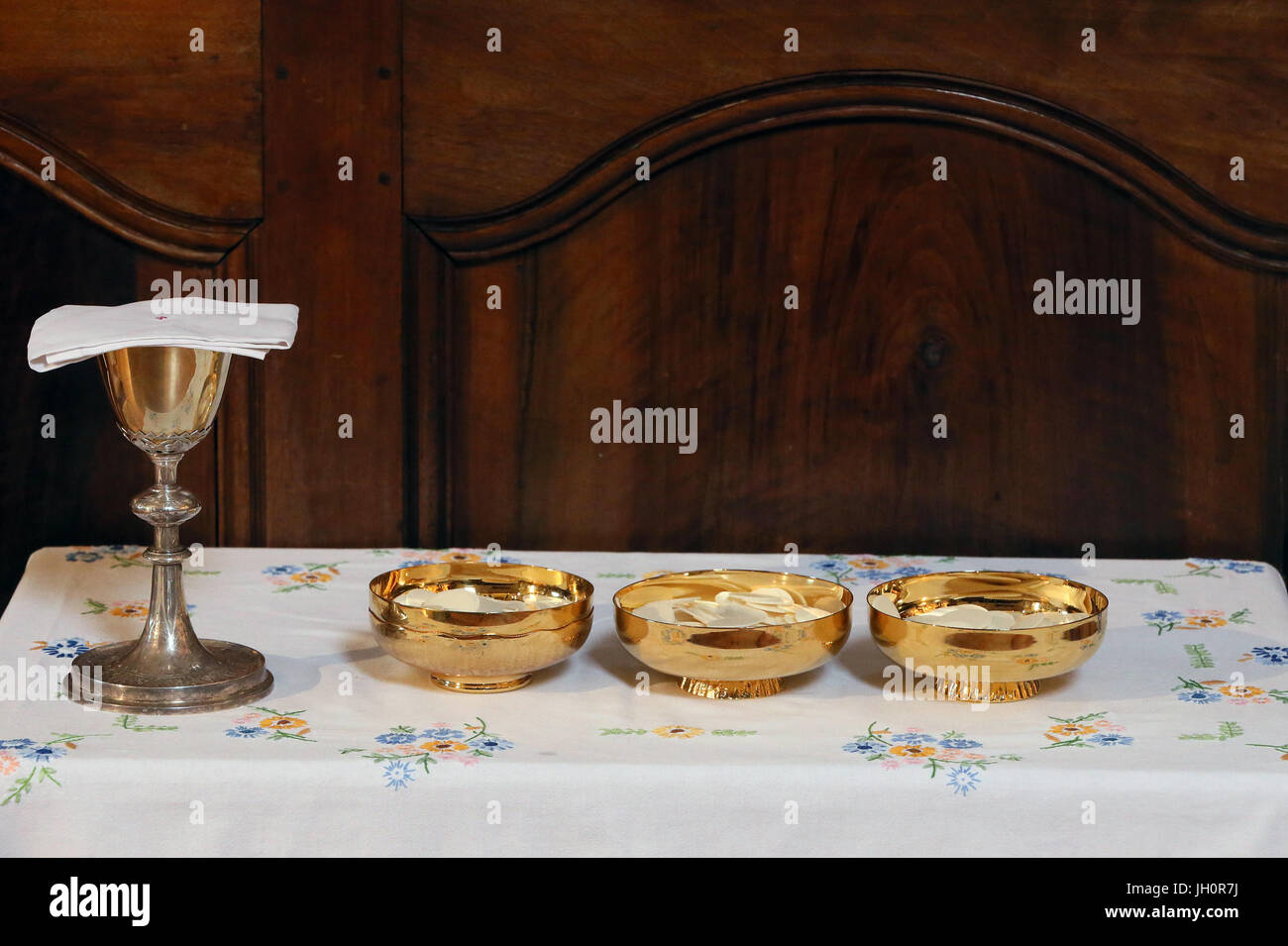 Eucharist Table High Resolution Stock Photography and Images - Alamy