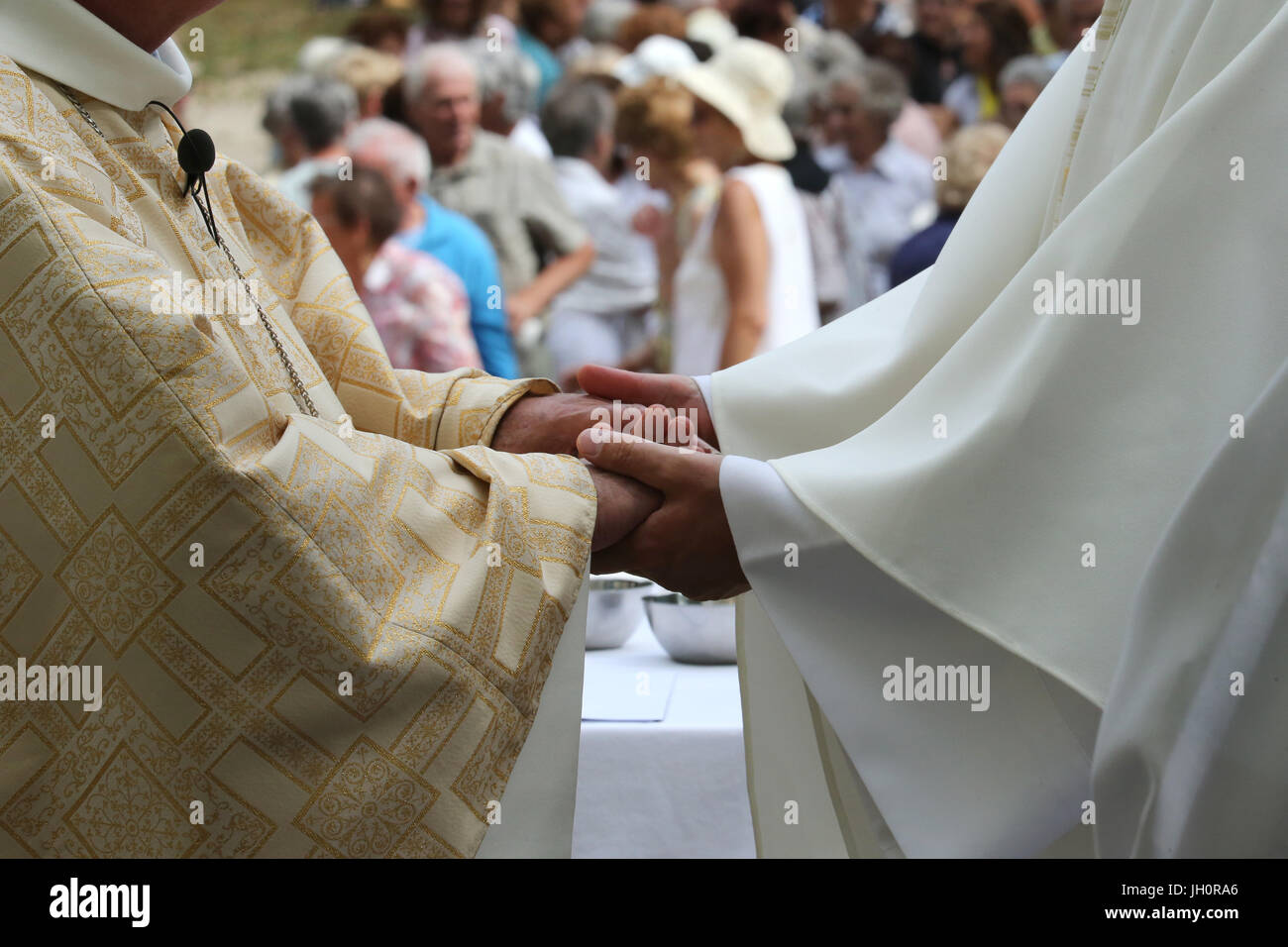 Sign of peace mass hi-res stock photography and images - Alamy