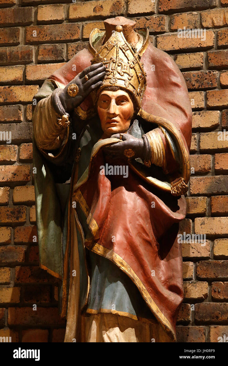 Saint denis holding his head hi-res stock photography and images - Alamy