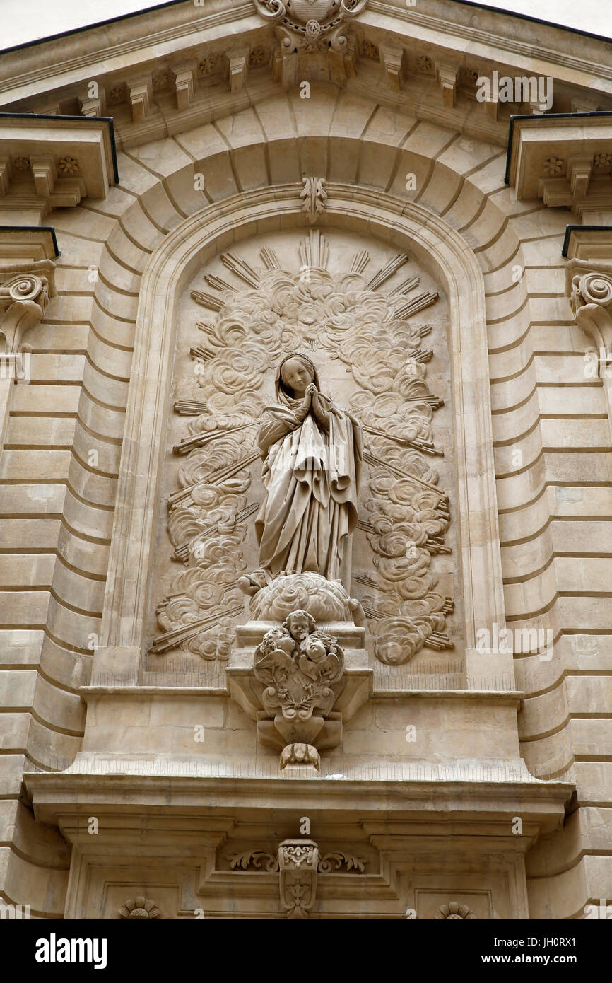 Saint theodore statue hi-res stock photography and images - Alamy