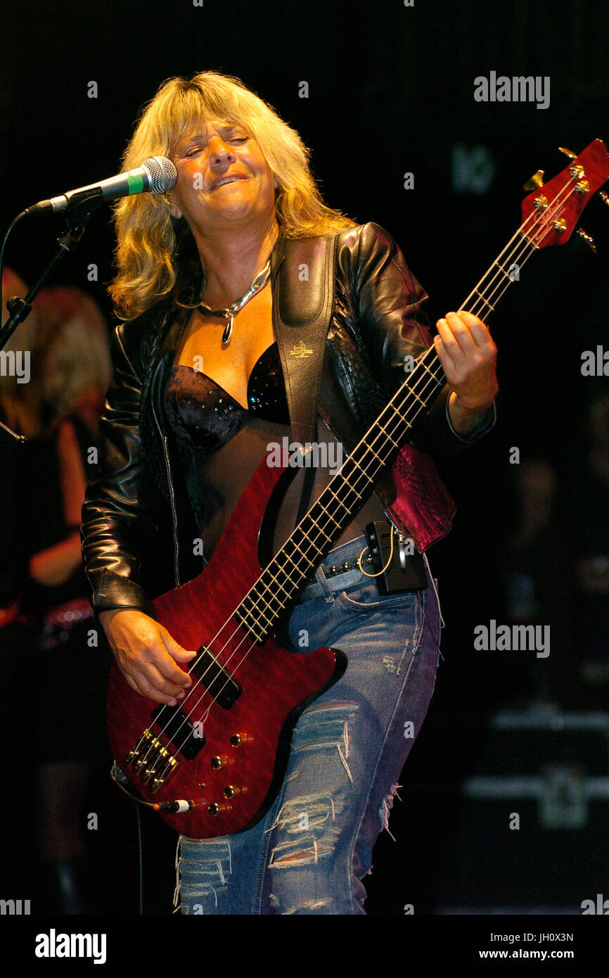 Suzi Quatro 1970s High Resolution Stock Photography and Images - Alamy