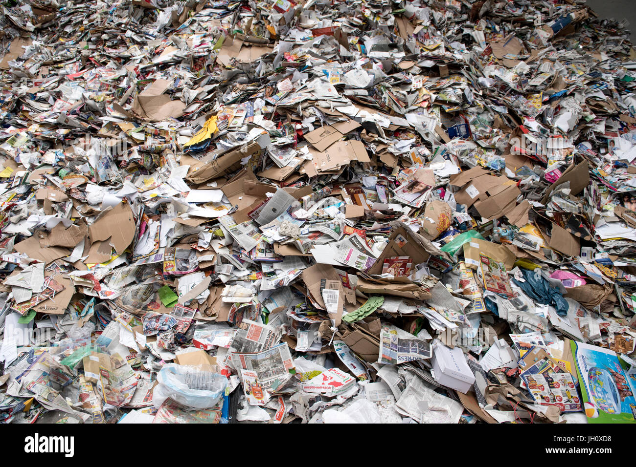 Massive waste hi-res stock photography and images - Alamy