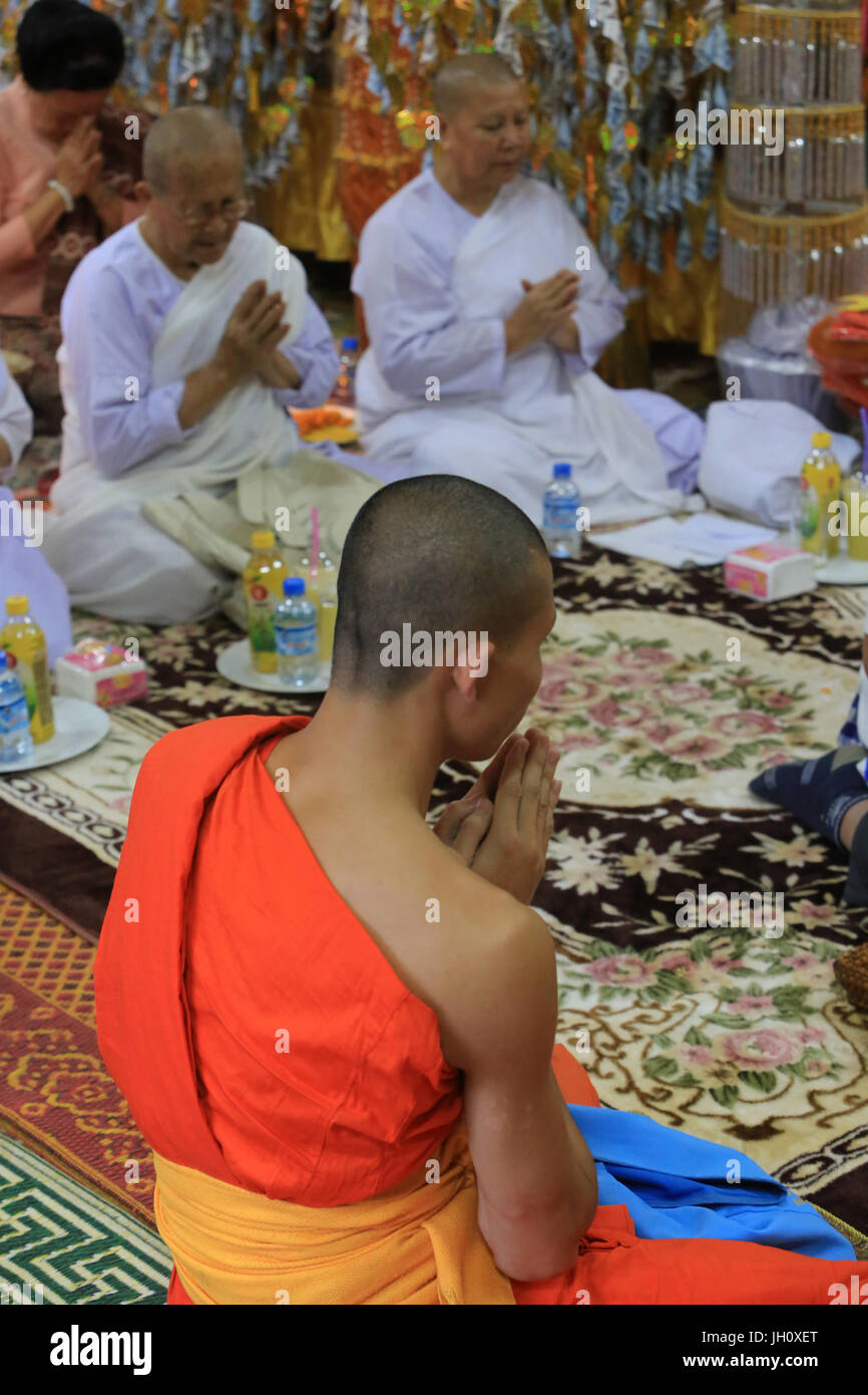 Buddhist nun ceremony hi-res stock photography and images - Alamy