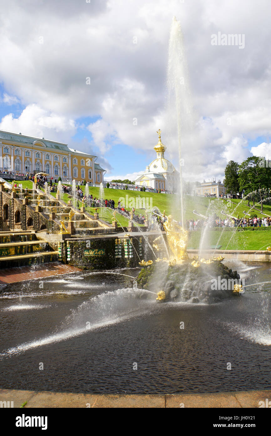 Peterhof Palace Grand Cascade with fountains and gardens in summer ...