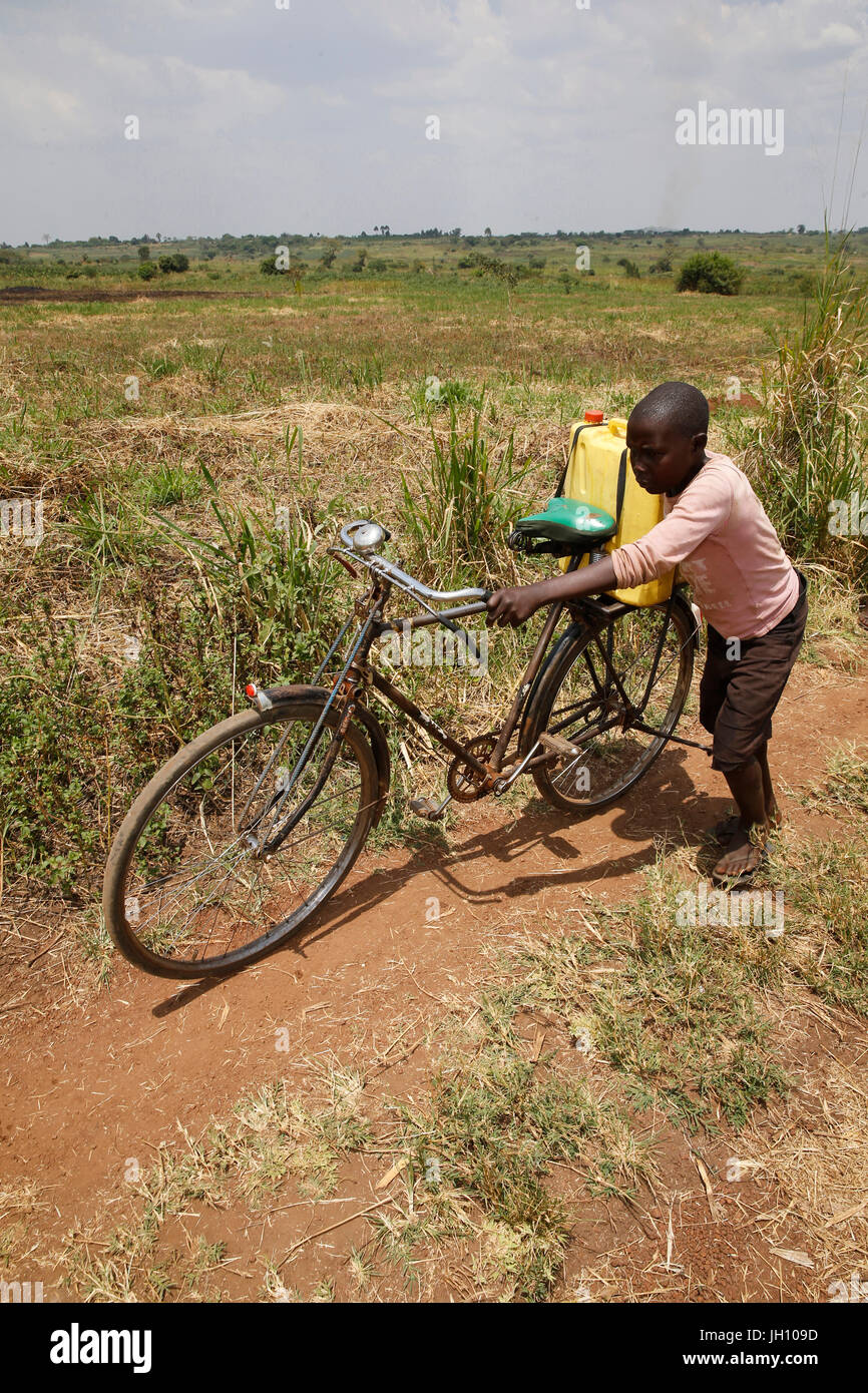 Boy fetching water hi-res stock photography and images - Alamy