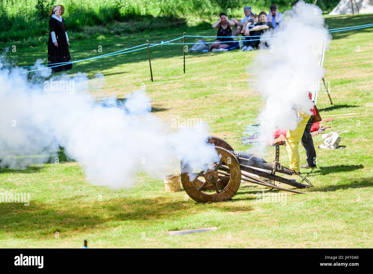 Canon medieval hi-res stock photography and images - Alamy