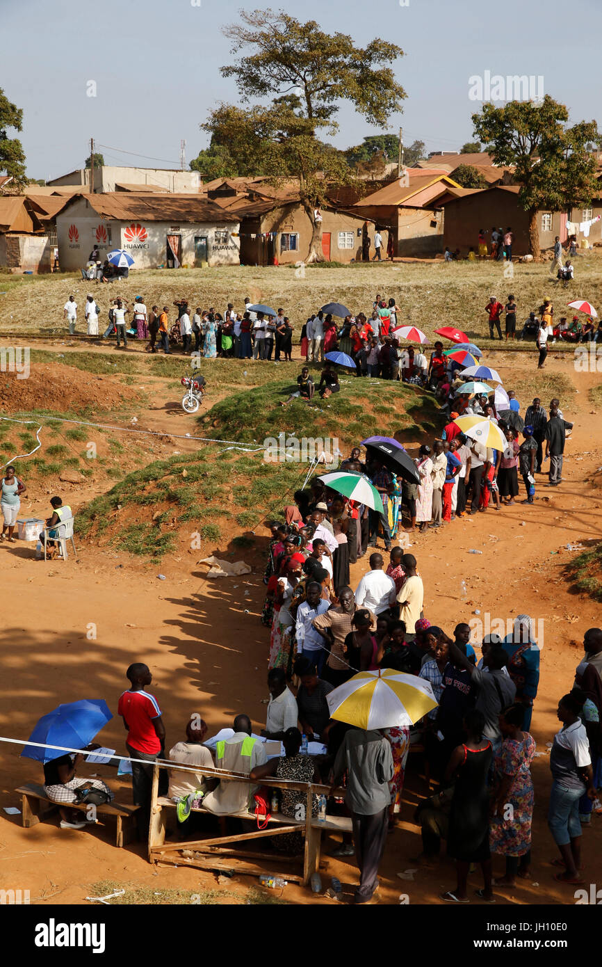 Election queue africa hi-res stock photography and images - Alamy
