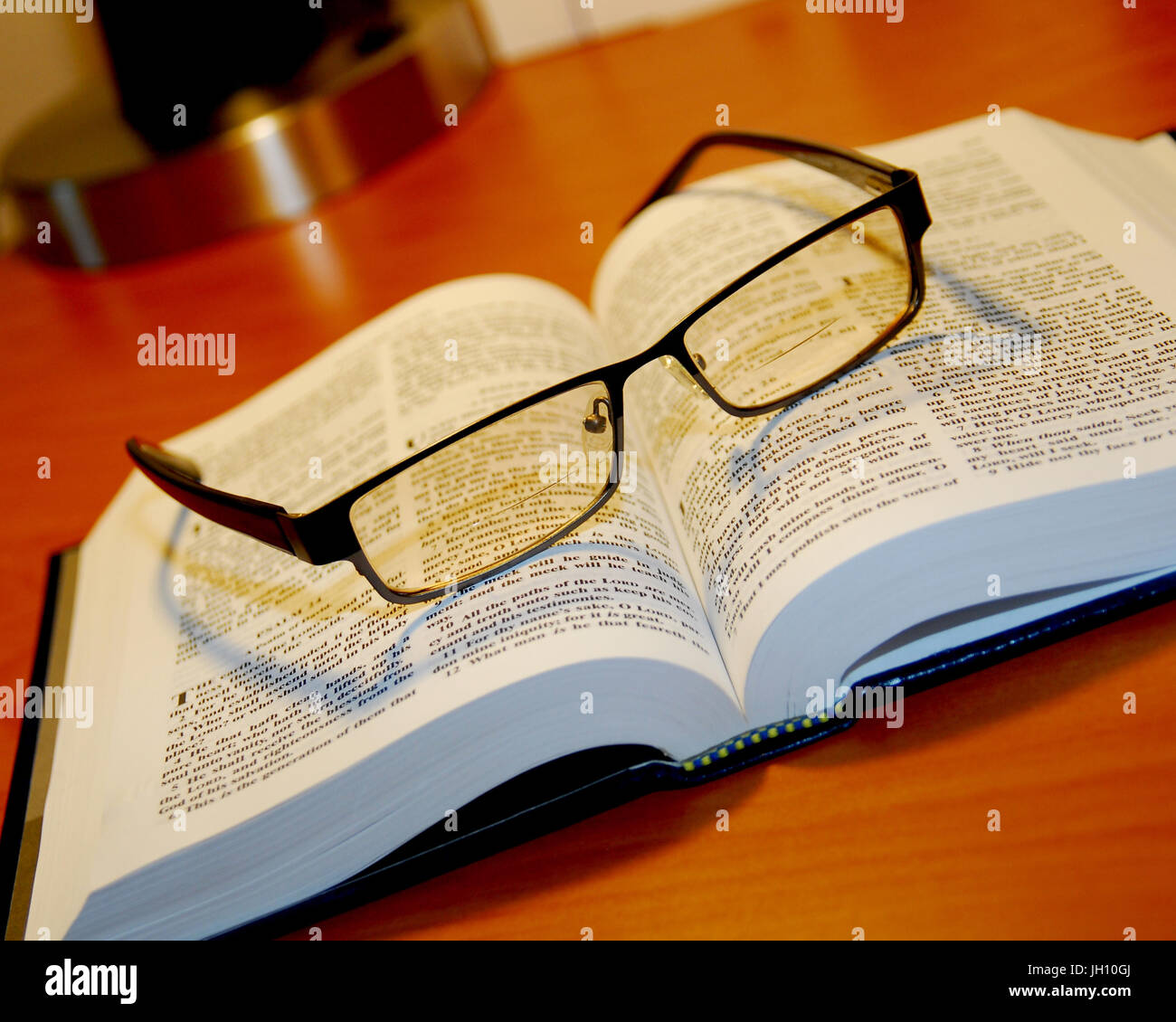 Church bible reading preacher hi-res stock photography and images - Alamy
