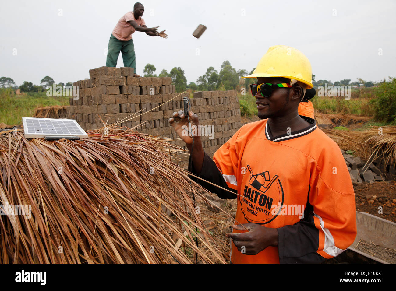 Solar cell factory hi-res stock photography and images - Alamy