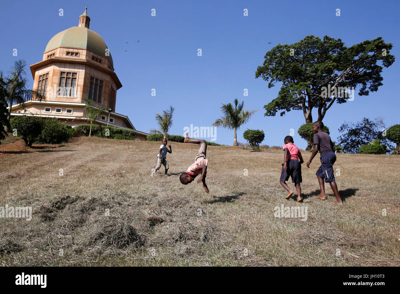 Somersaults hi-res stock photography and images - Alamy