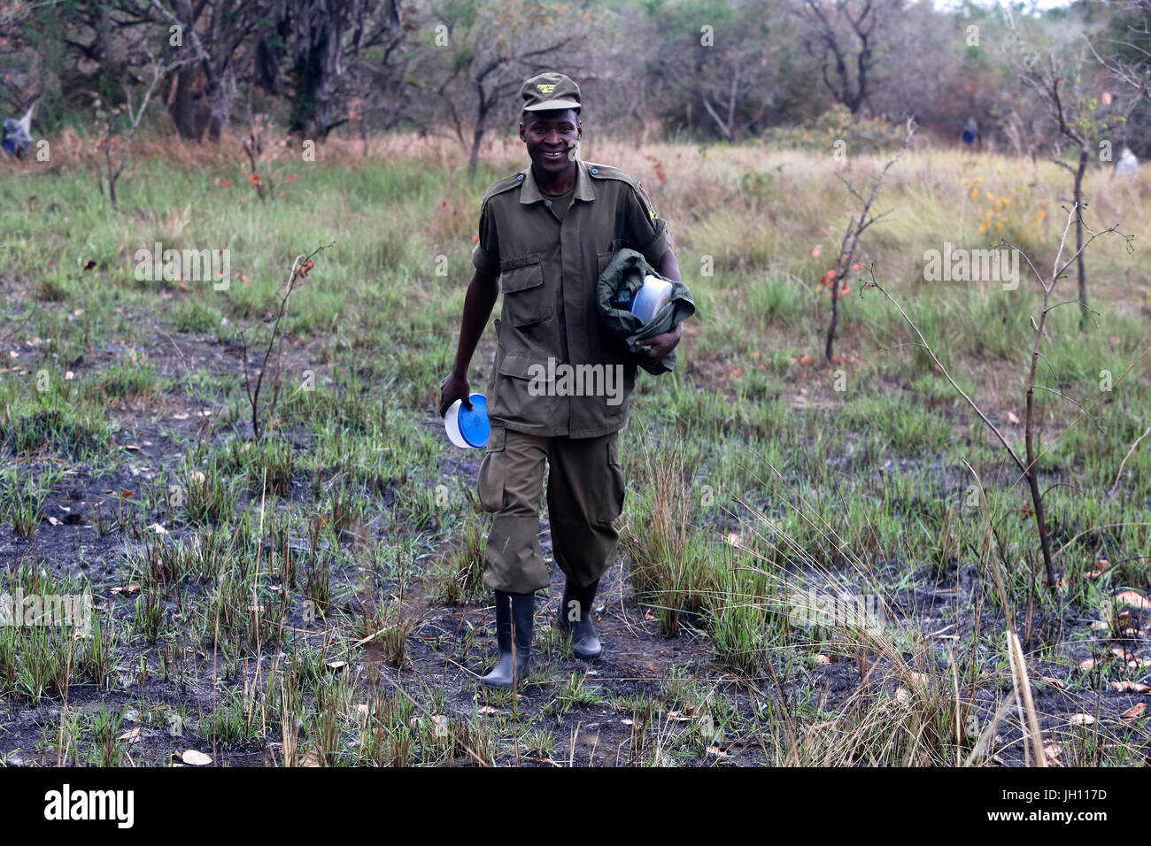 African park ranger hi-res stock photography and images - Alamy
