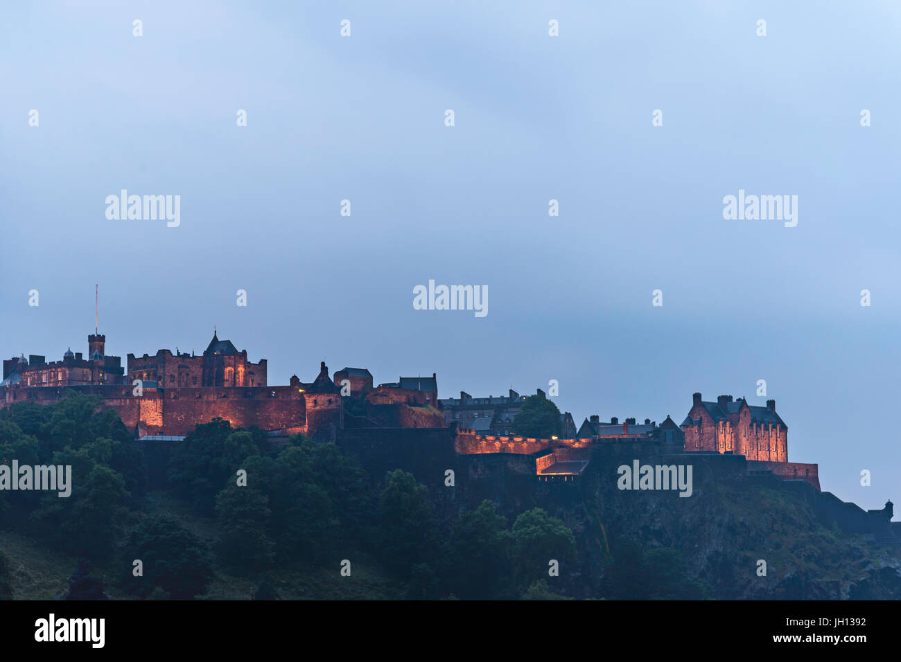 Edinburgh night rain hi-res stock photography and images - Alamy