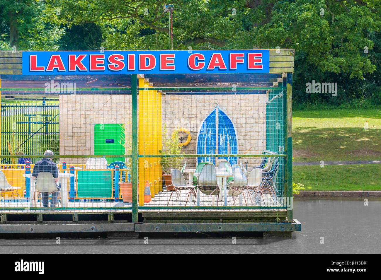 Lakeside cafe hi-res stock photography and images - Alamy