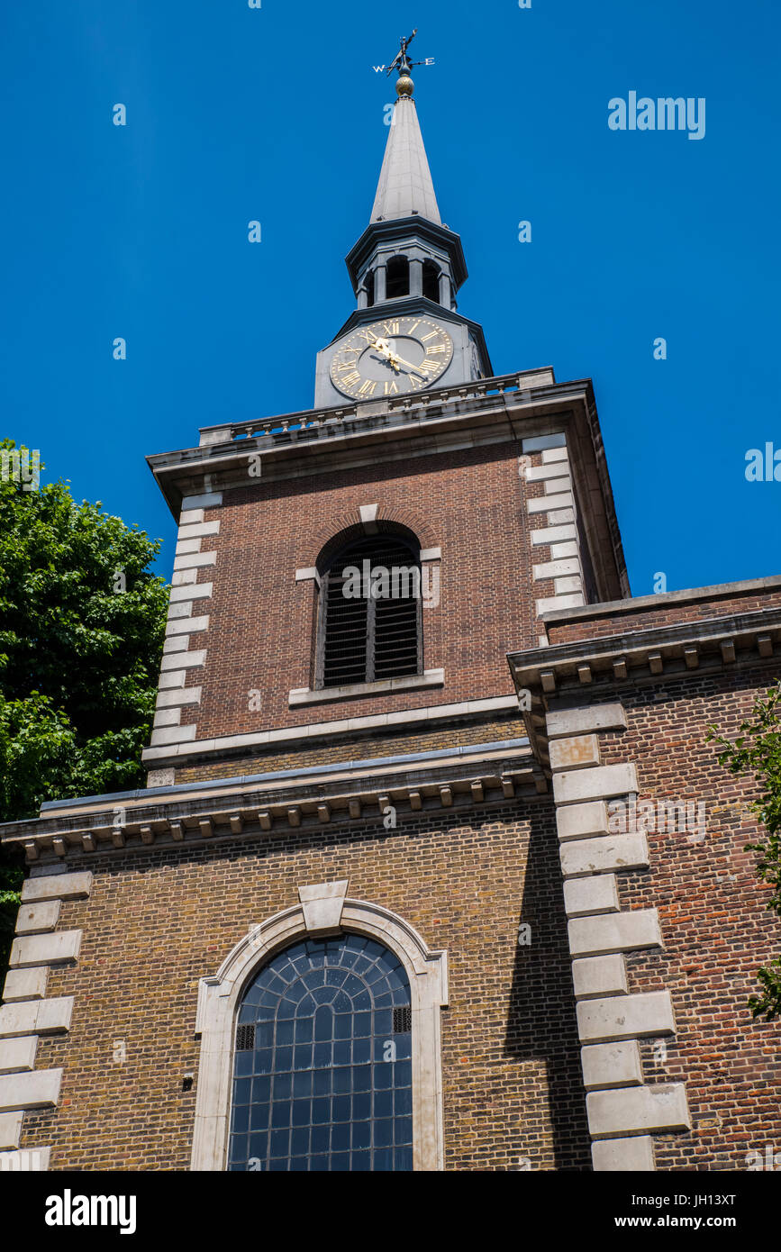 A view of the exterior of St. Jamess Church Piccadilly in London, UK ...