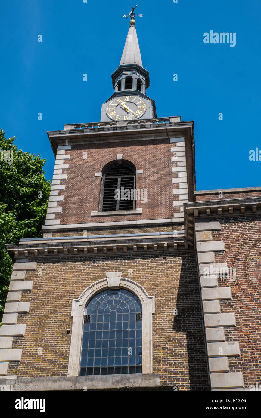 A view of the exterior of St. Jamess Church Piccadilly in London, UK ...