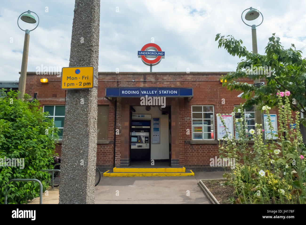 Roding valley station hi-res stock photography and images - Alamy