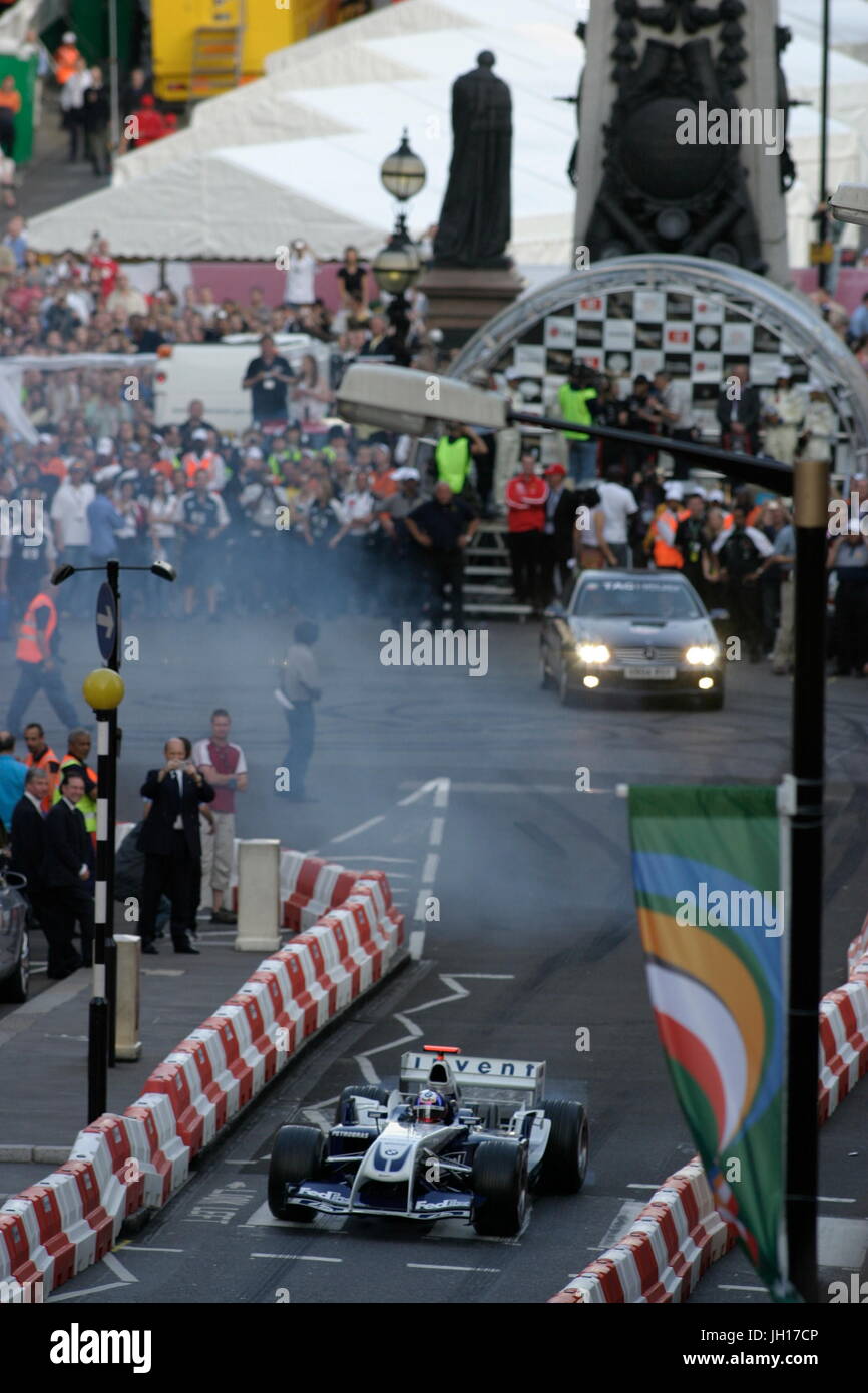 Williams F1 demonstration around Piccadilly Circus London, 2004 Stock ...
