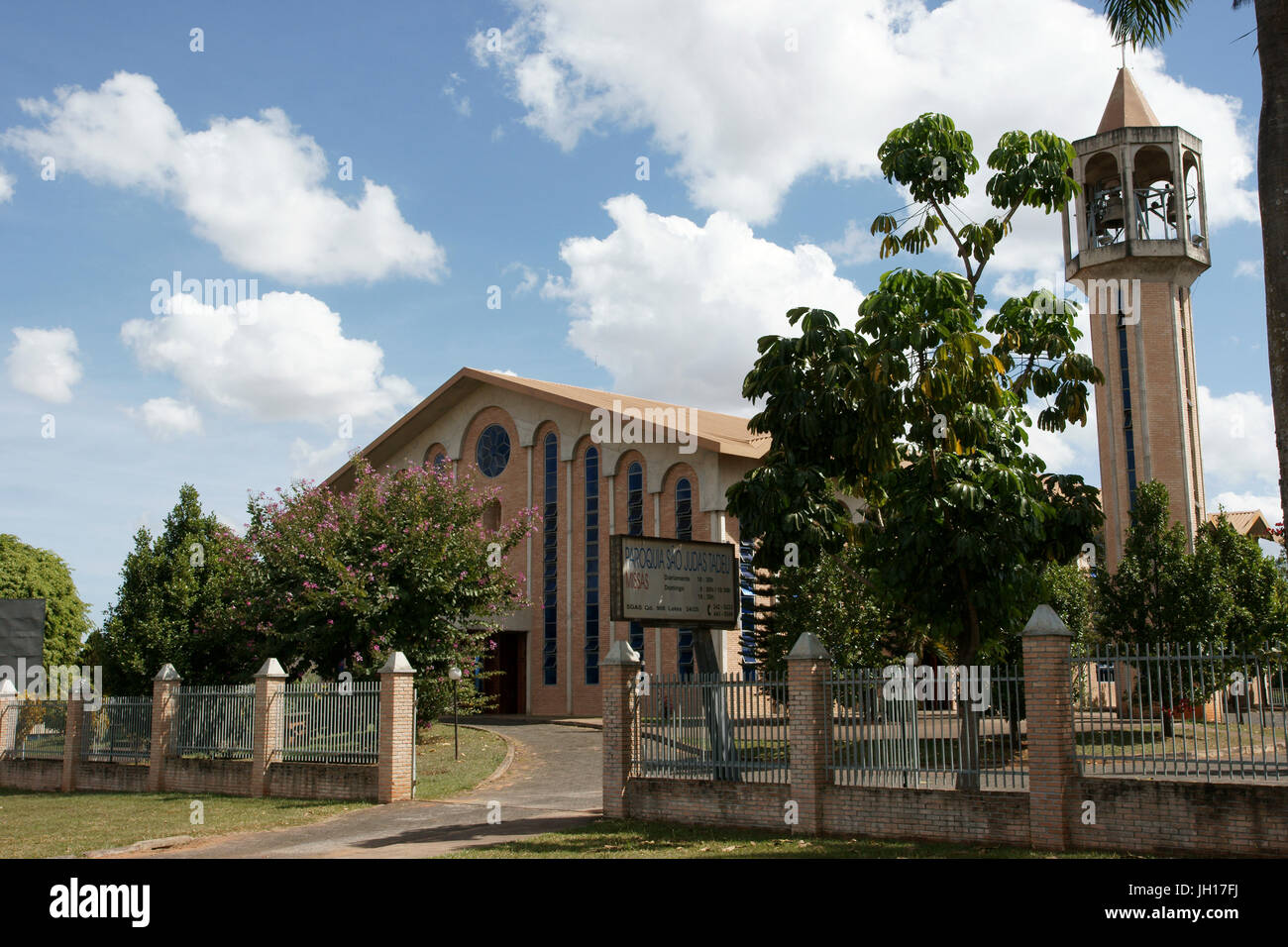 Gate which carries the sky hi-res stock photography and images - Alamy