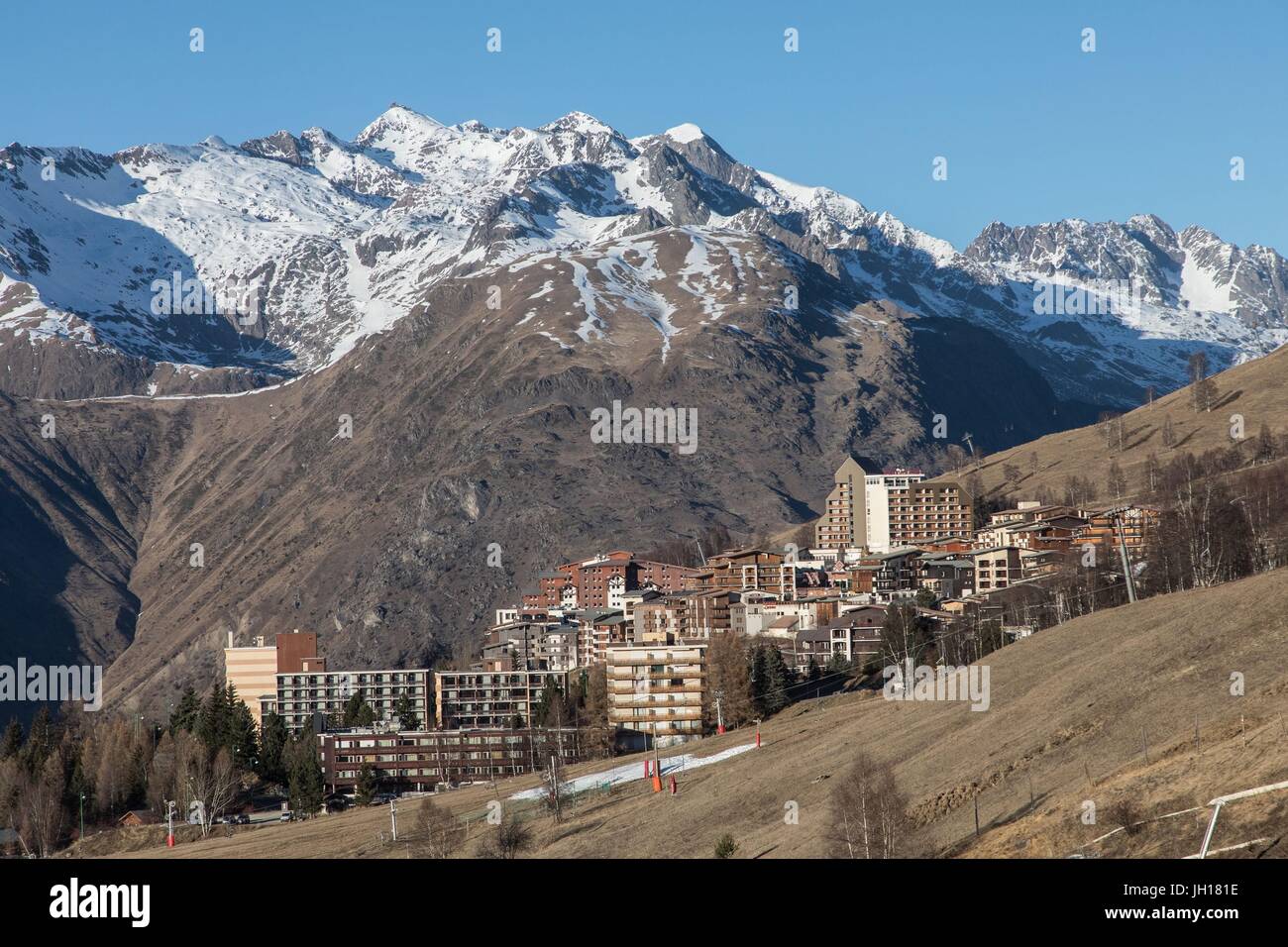 Les deux alpes ski resort hi-res stock photography and images - Alamy