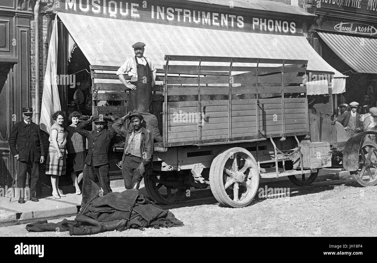 COLLECTION OF OLD POSTCARDS Stock Photo - Alamy