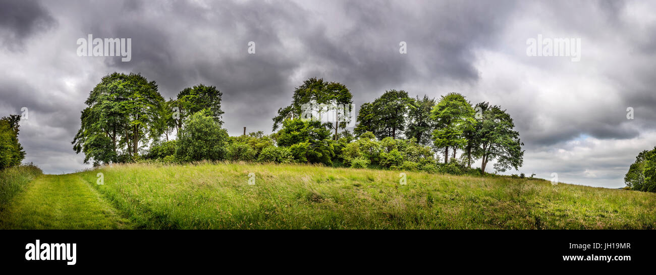 East Kennet Long Barrow near Avebury, Wiltshire, UK Stock Photo - Alamy