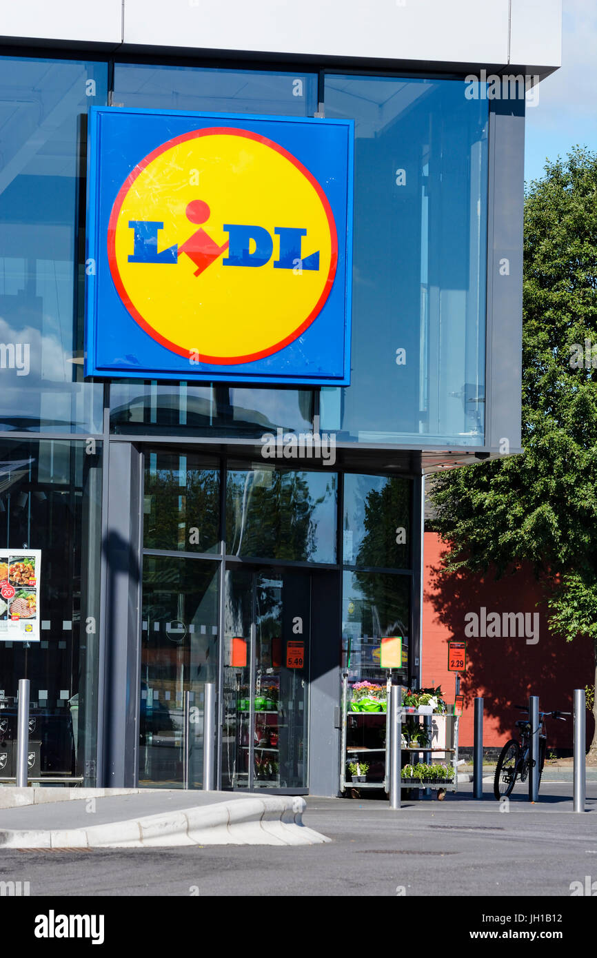 Lidl Logo Stock Photos & Lidl Logo Stock Images - Alamy