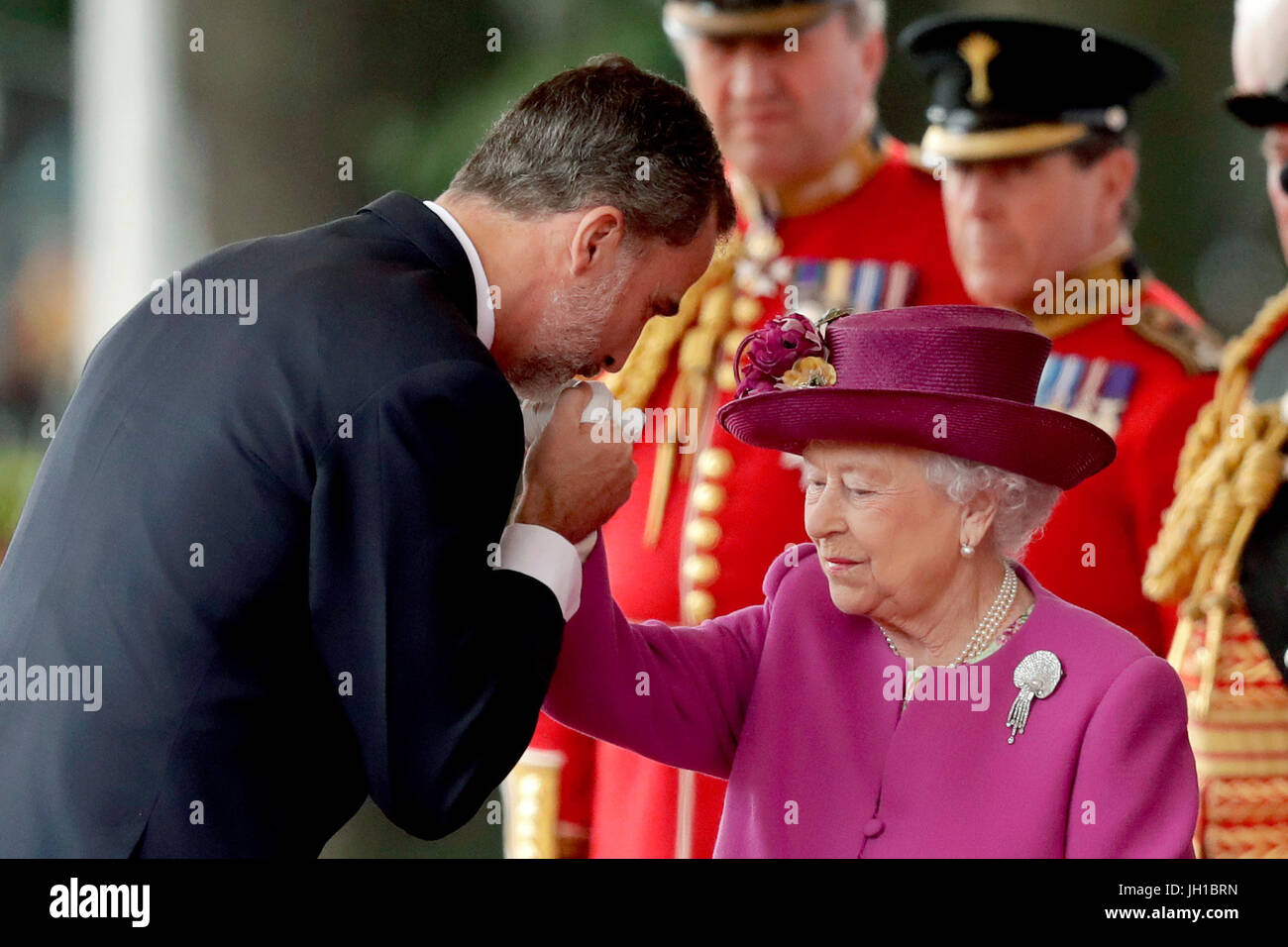 Queen Elizabeth II greets King Felipe VI of Spain during a ceremonial ...