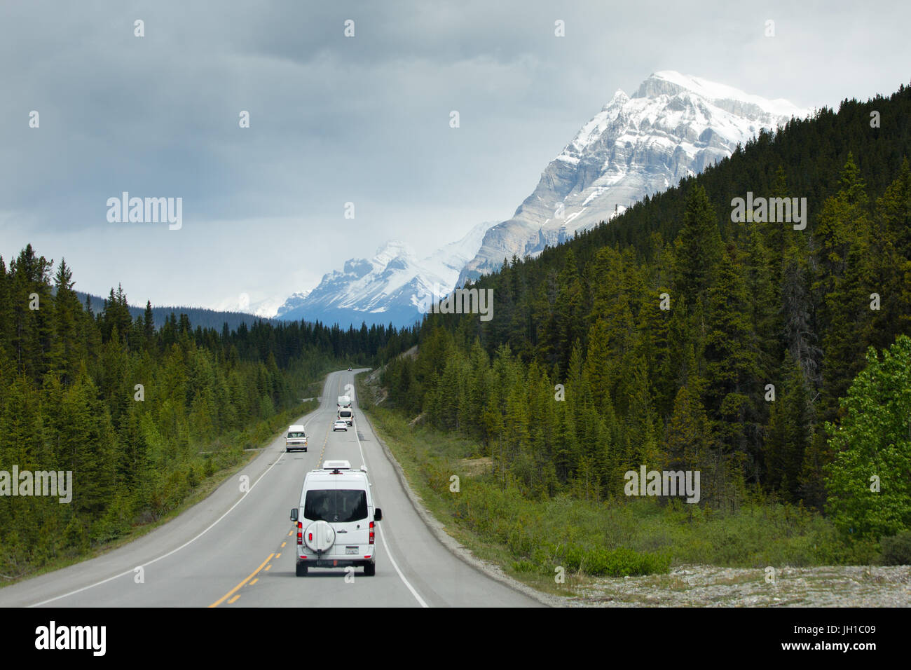 Highway banff national park hi-res stock photography and images - Alamy