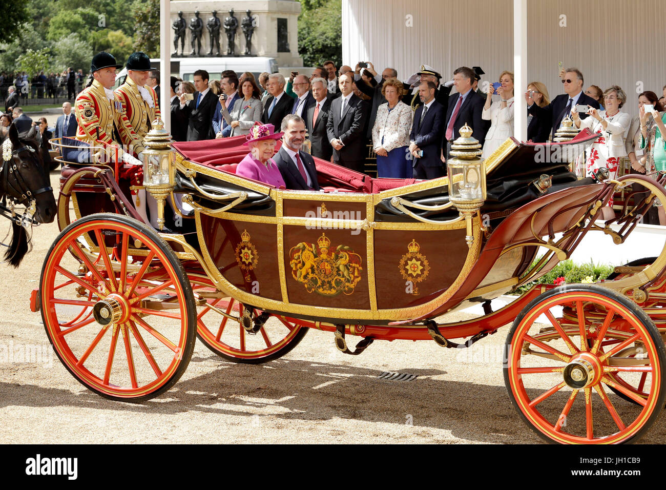 Queen elizabeth ii sit together hi-res stock photography and images - Alamy