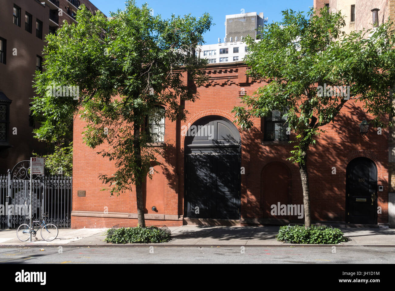 Sniffen court hi-res stock photography and images - Alamy