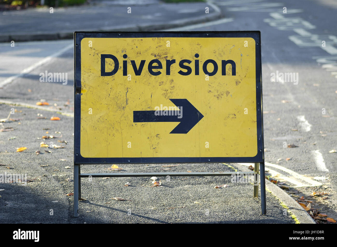 diversion sign with arrow pointing right Stock Photo - Alamy