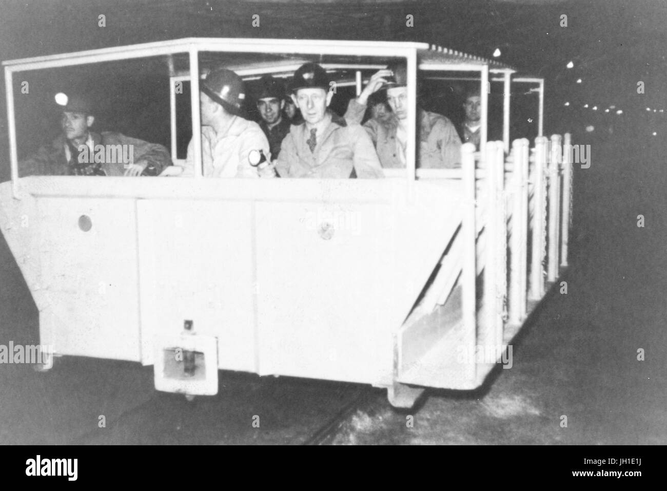 Distinguished geologist Joseph Theophilus Singewald, Jr. and students ...