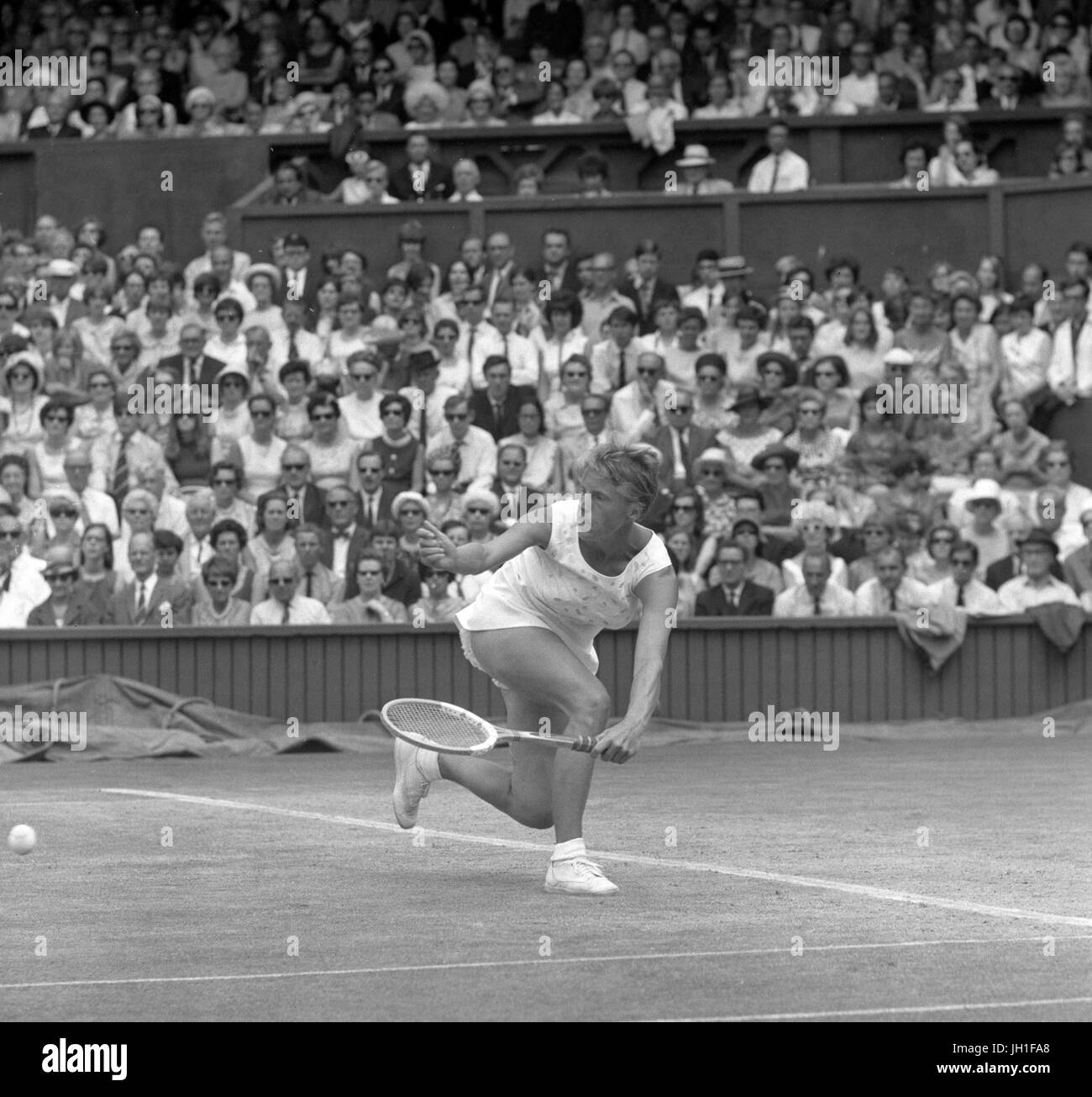 Ann jones tennis hi-res stock photography and images - Alamy