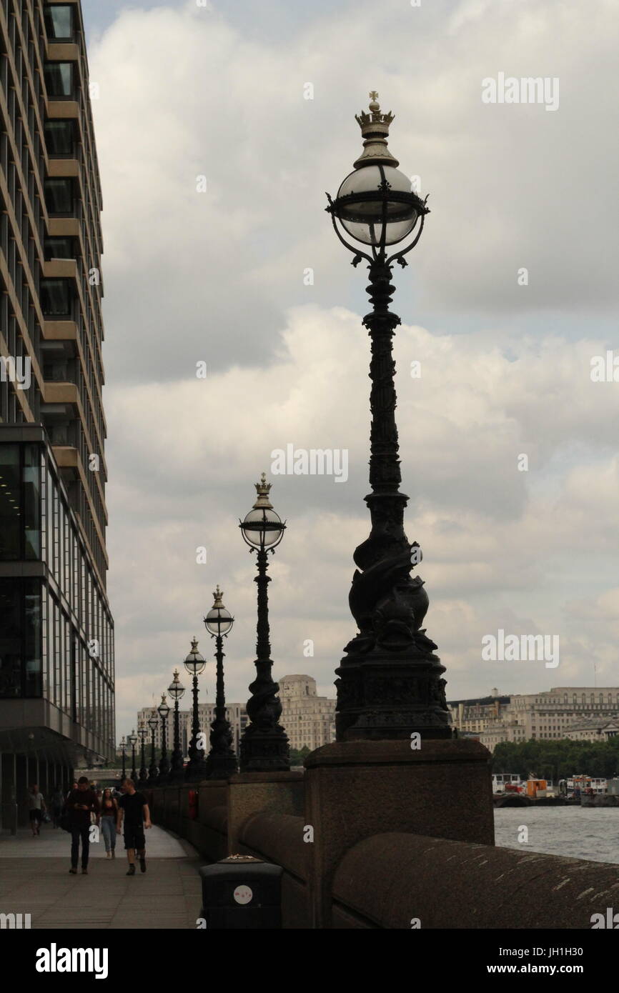 line of lamp posts on bankside Stock Photo - Alamy