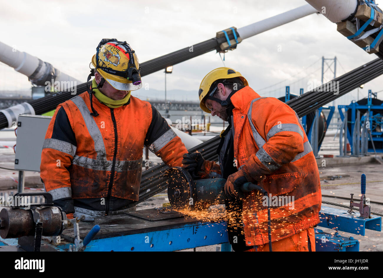 Forth bridge workmen hi-res stock photography and images - Alamy