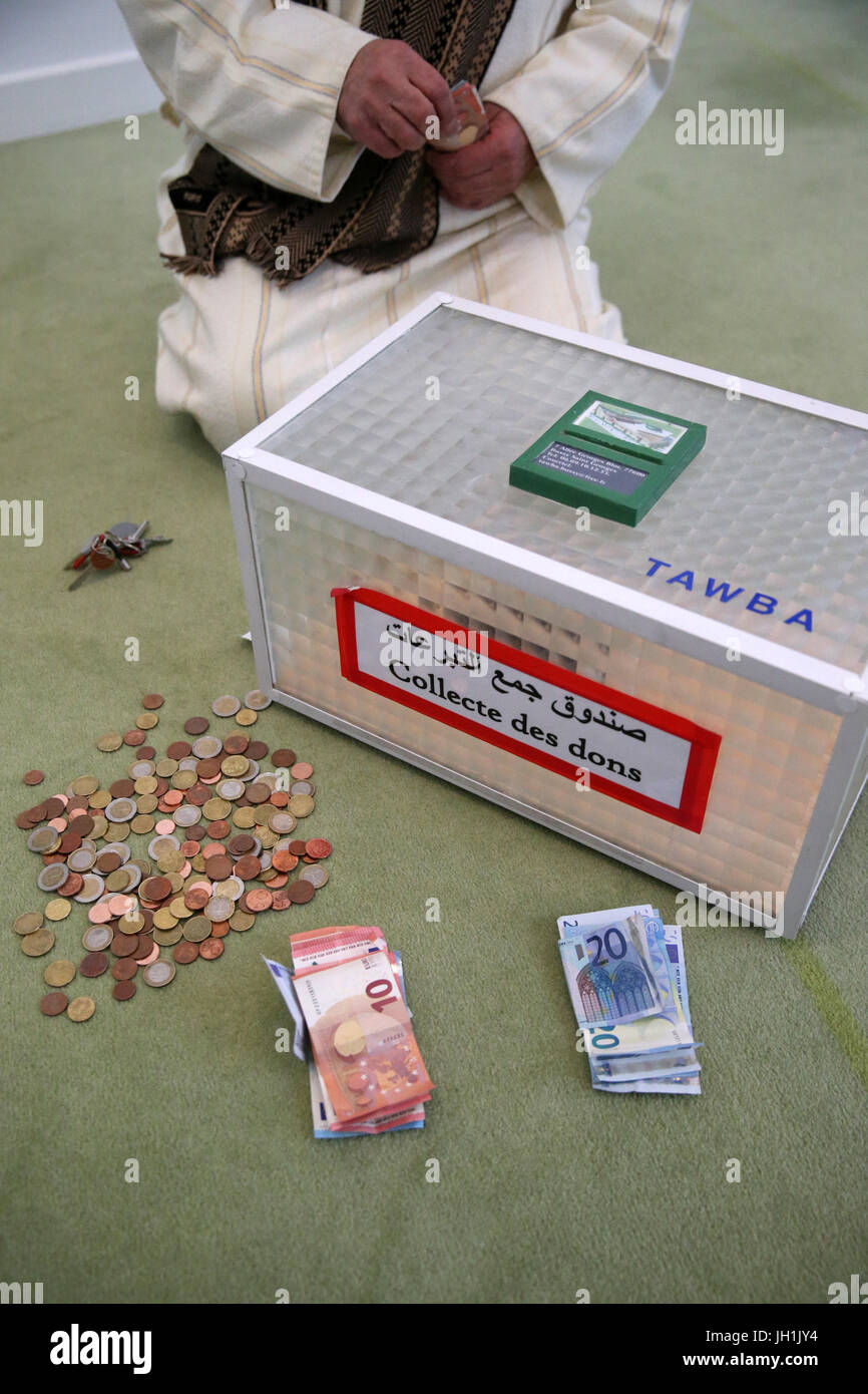 Zakat islamic hi-res stock photography and images - Alamy